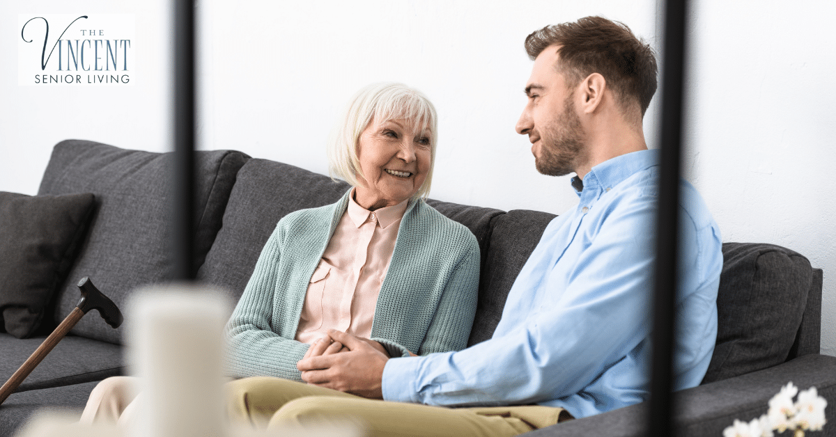 7 Top Things to Bring When Visiting a Loved One in Memory Care